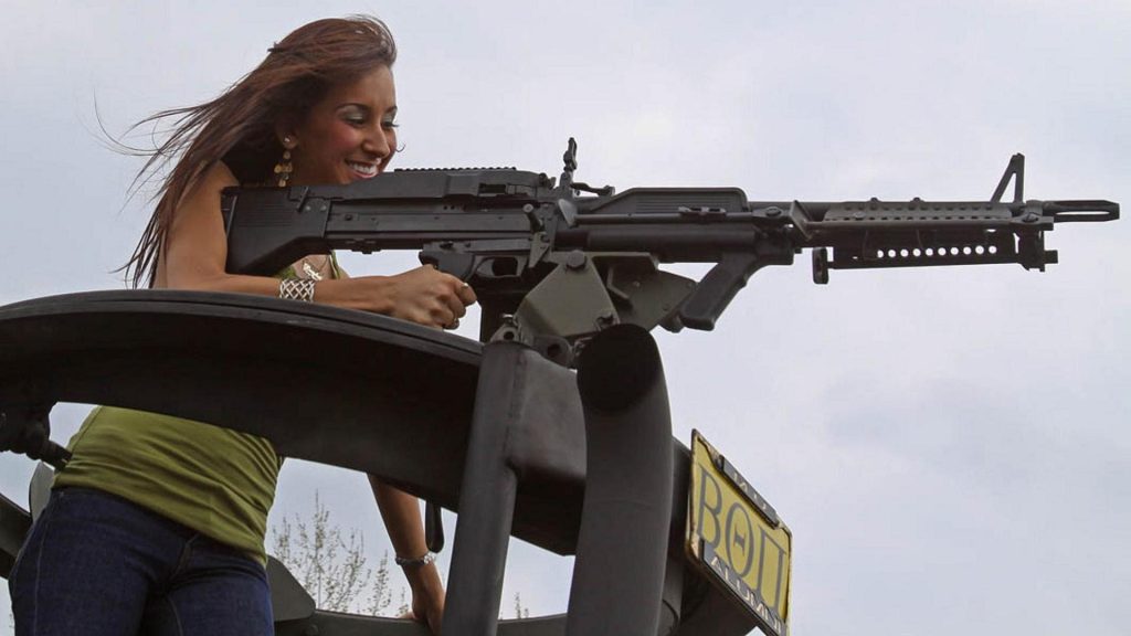 Wallpaper - Machinegun Guy